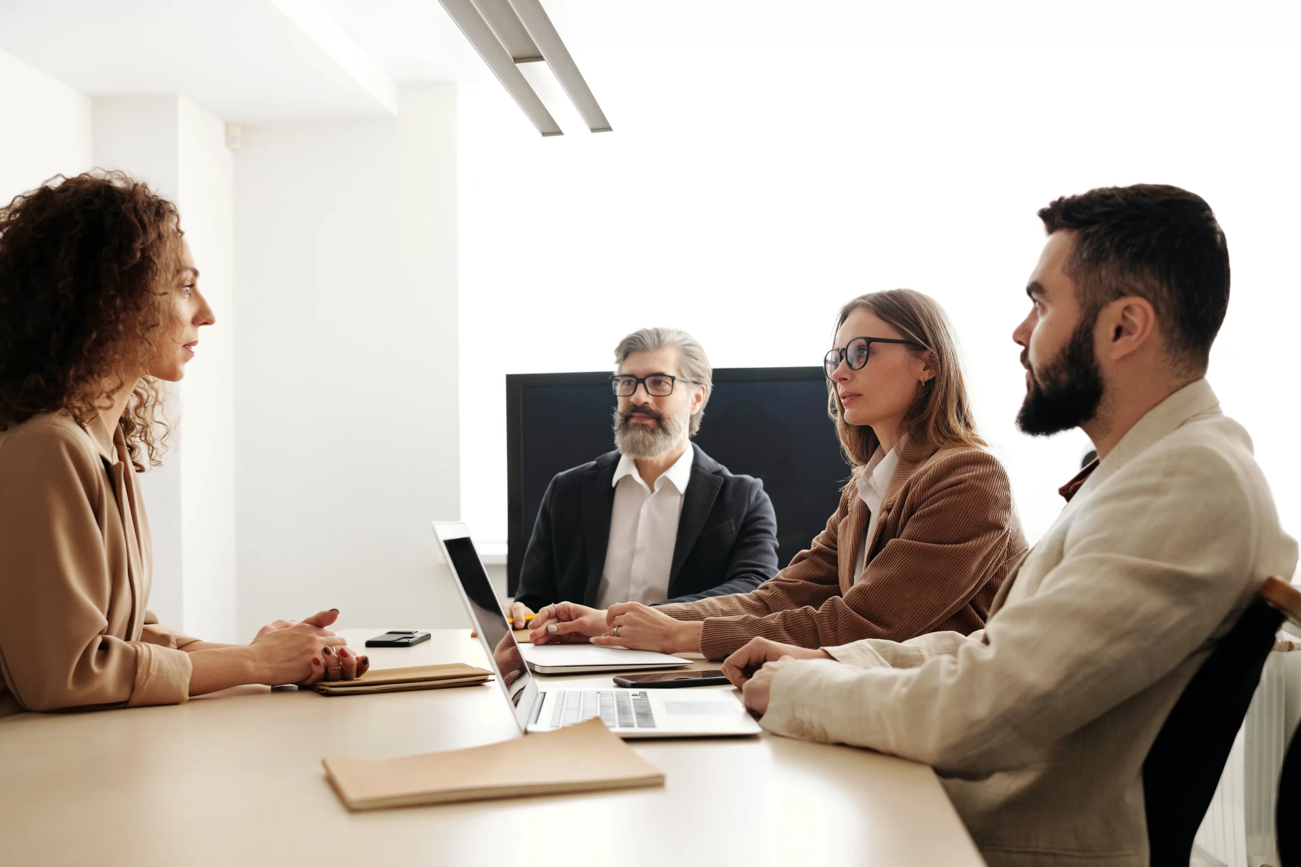 Adecco Hiring: Salaries up to £1,600 - UK RoiSaude